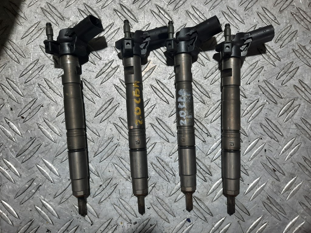 Injector VW Passat 2.0 TDi CBAB cod 03L130277 0445116030 din ...